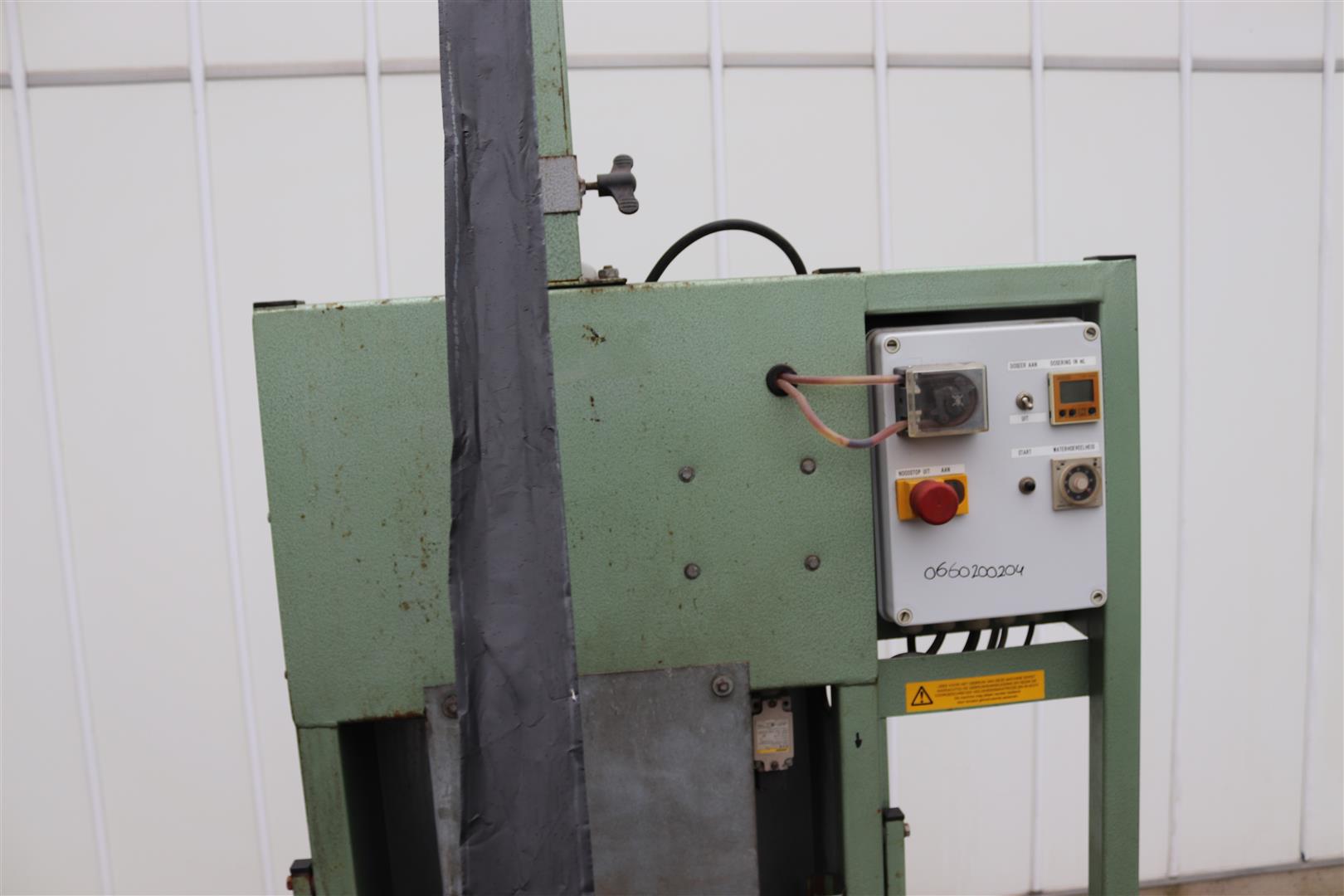 Berg bucket filling system for flowers • Duijndam Machines