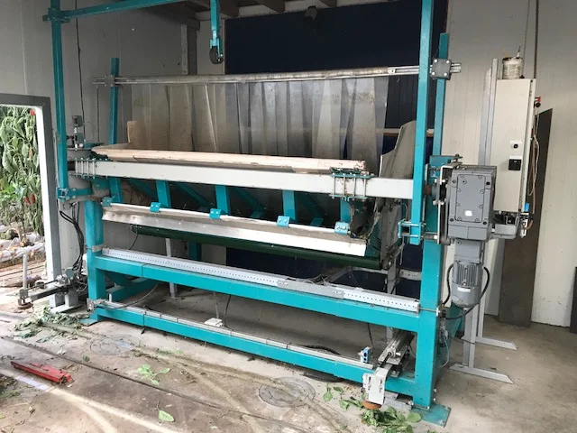 Berg harvesting system for bell pepper with 15 automatic driven ...