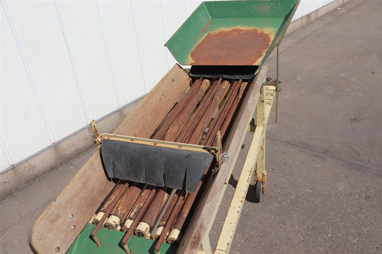 Vandenberg onion topper with 6 rollers 380 volt • Duijndam Machines