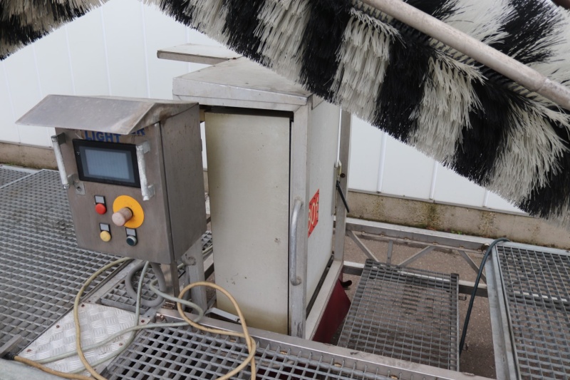 Besseling Roofmaster greenhouse roof washing machine 480 cm • Duijndam ...