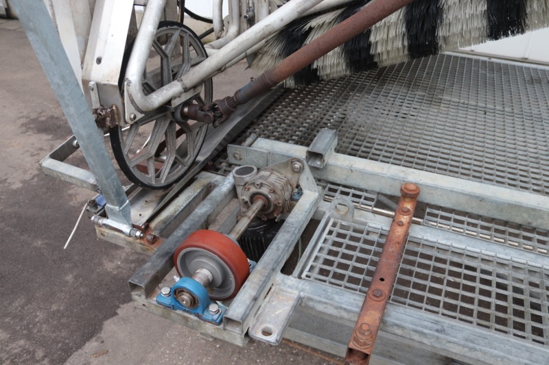 Besseling Roofmaster greenhouse roof washing machine 480 cm • Duijndam ...