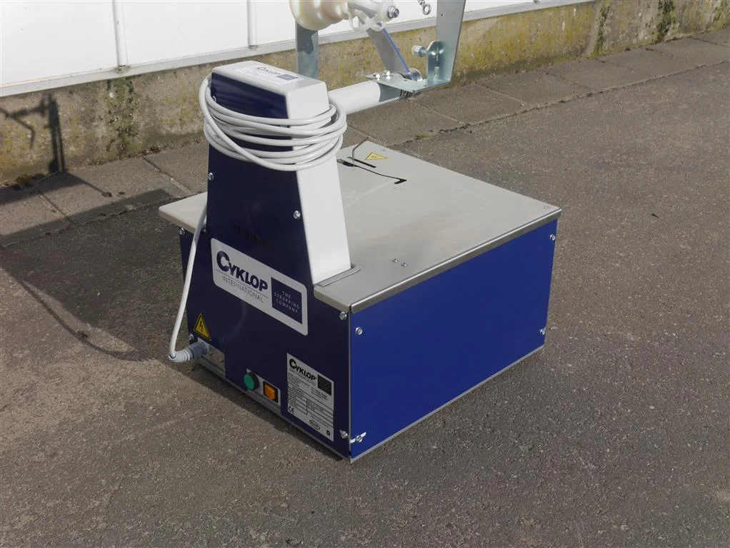 New Cyklop Axro FQ2C-L binder for a bunching line • Duijndam Machines