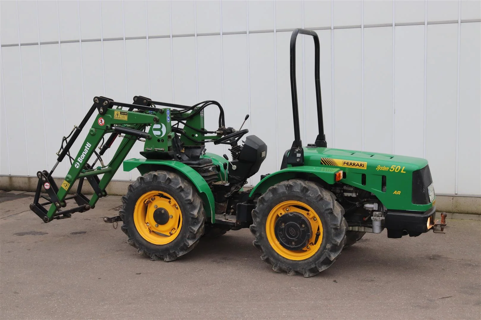 Ferrari 50 L AR reversible tractor with articulated steering and ...