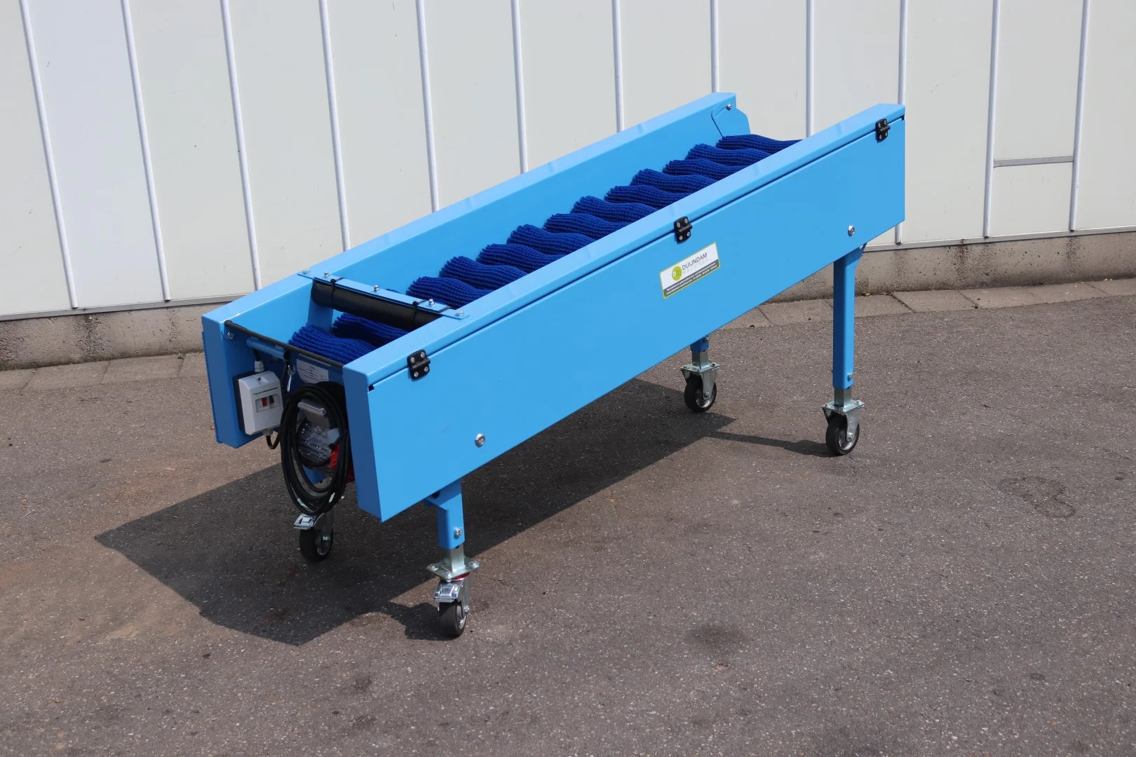 V-55-14R Brushing machine with soft brushes • Duijndam Machines