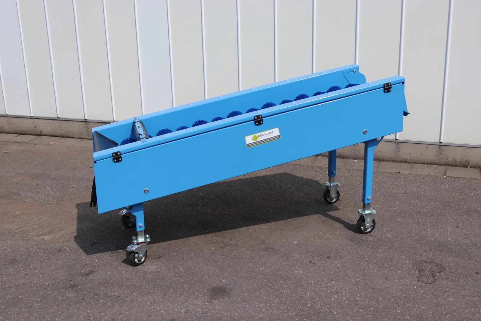 V-55-14R Brushing machine with soft brushes • Duijndam Machines