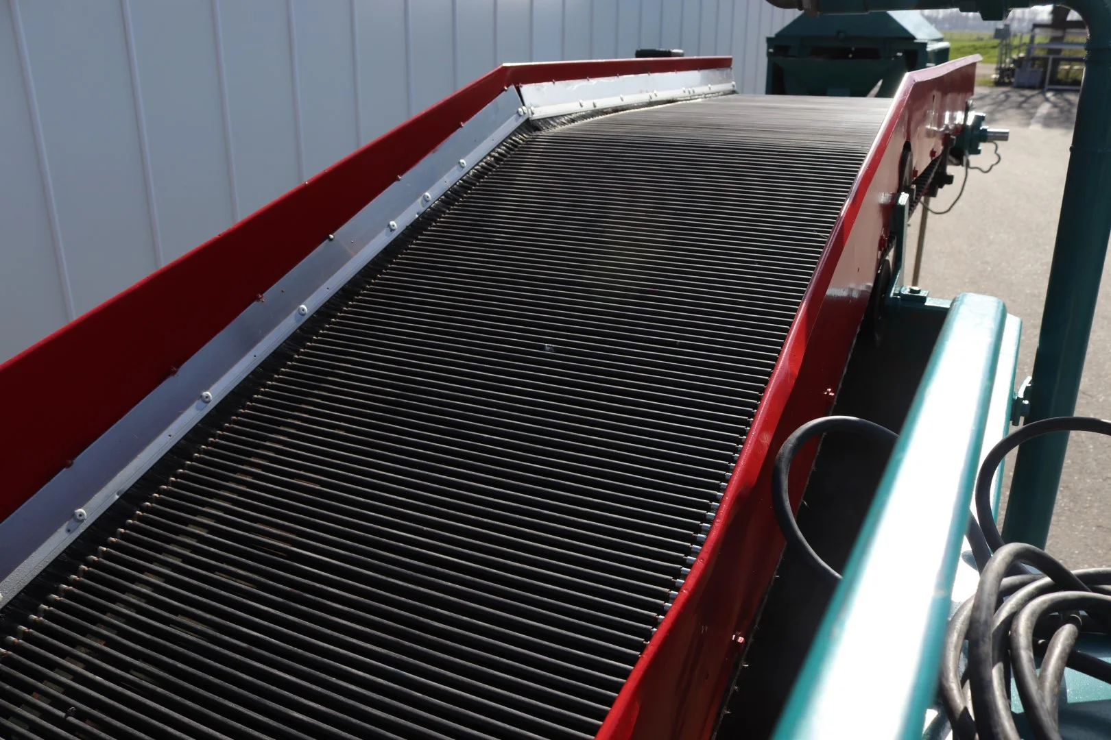 Botman destoner with web conveyor • Duijndam Machines