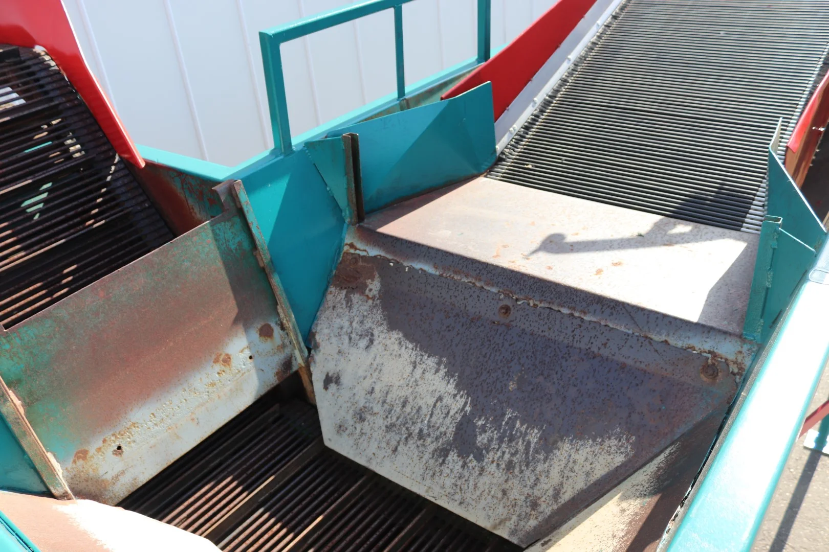 Botman destoner with web conveyor • Duijndam Machines