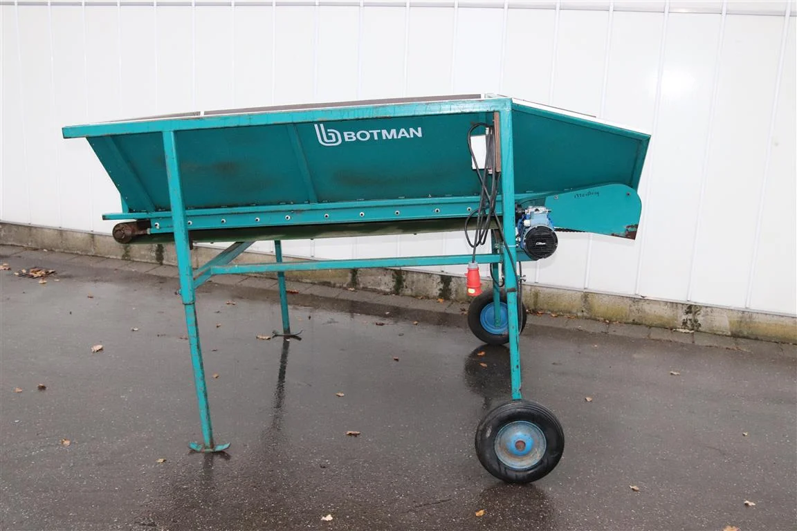 Botman hopper with adjustable speed • Duijndam Machines