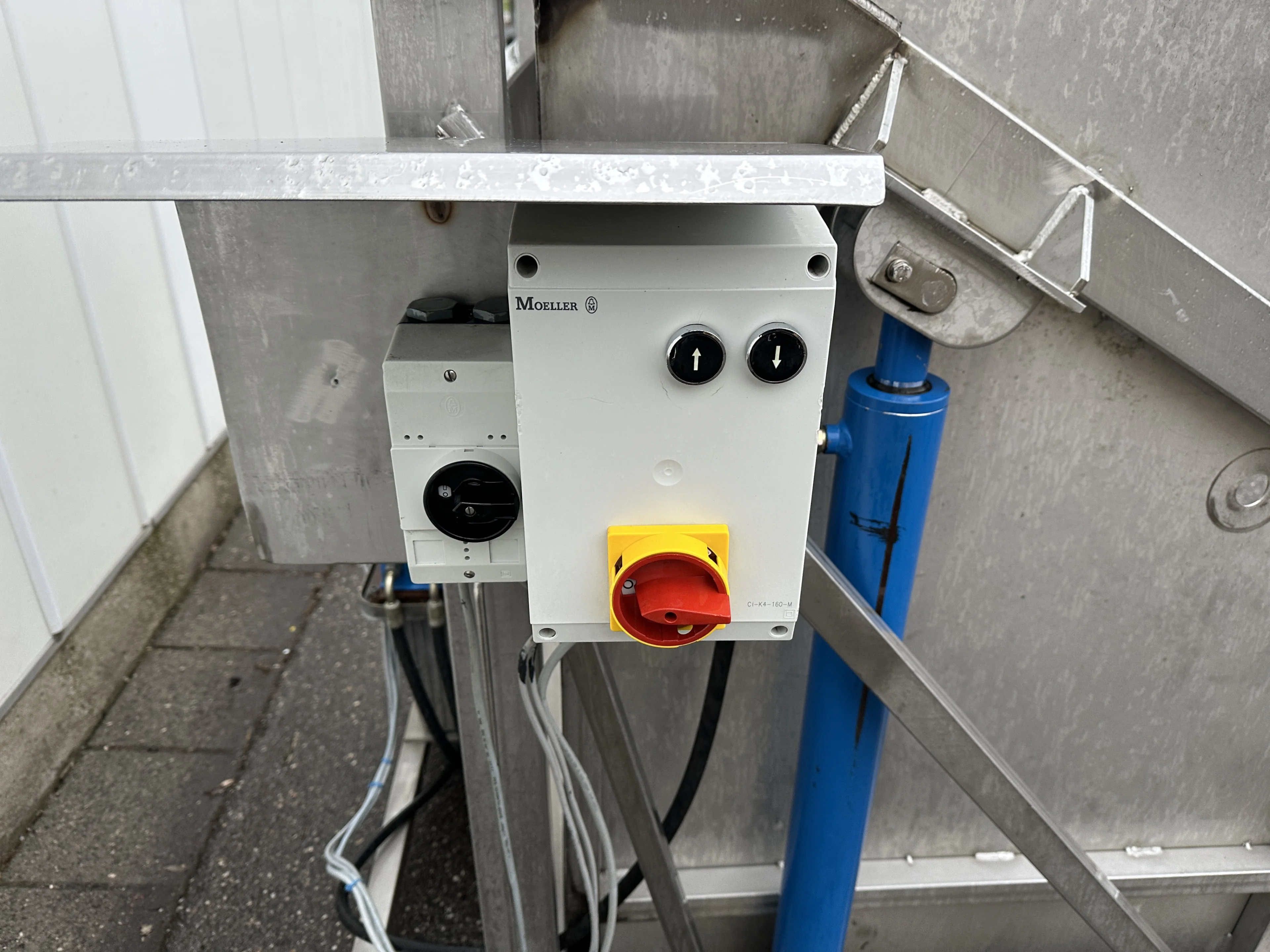 Box tipper stainless steel, max 99 cm • Duijndam Machines