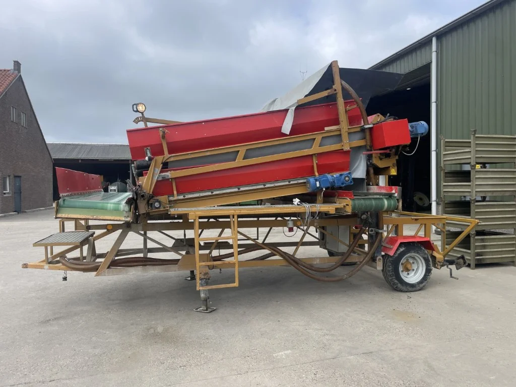 Breston roller sorting machine for chicory roots and carrots • Duijndam ...