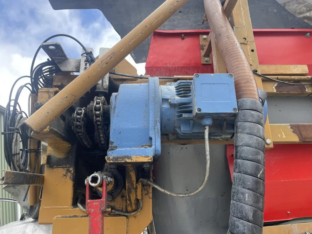Breston roller sorting machine for chicory roots and carrots • Duijndam ...