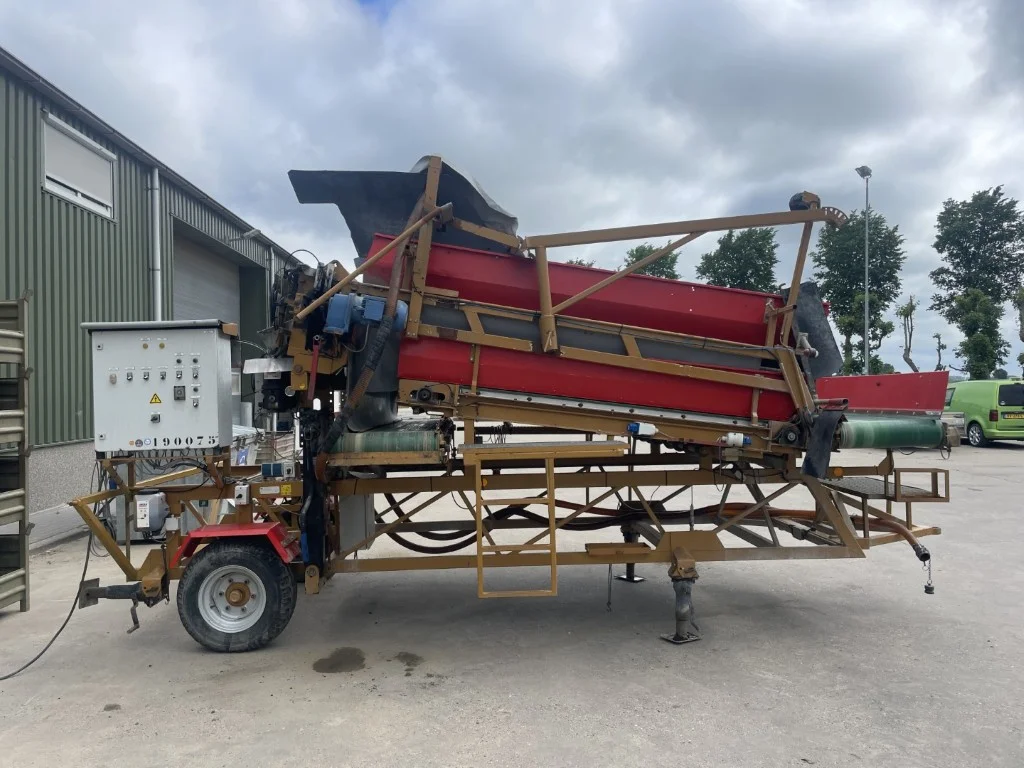 Breston roller sorting machine for chicory roots and carrots • Duijndam ...