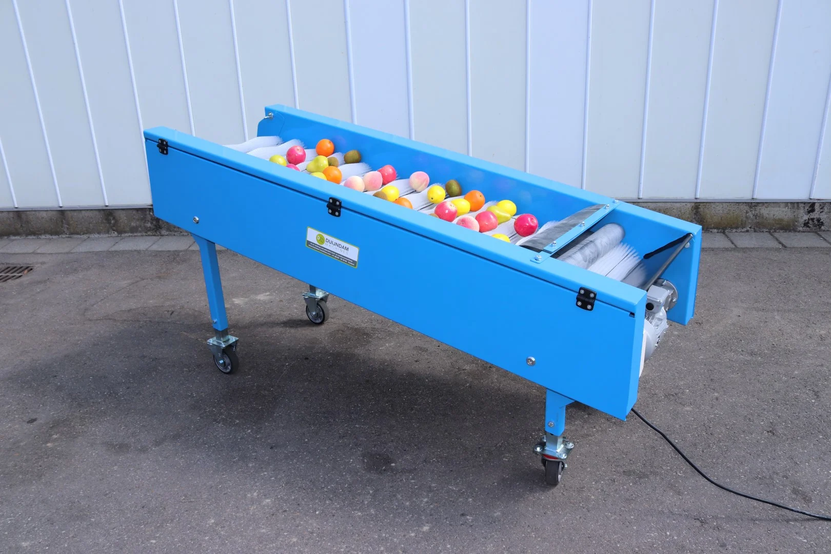 V-55-14R brushing machine • Duijndam Machines