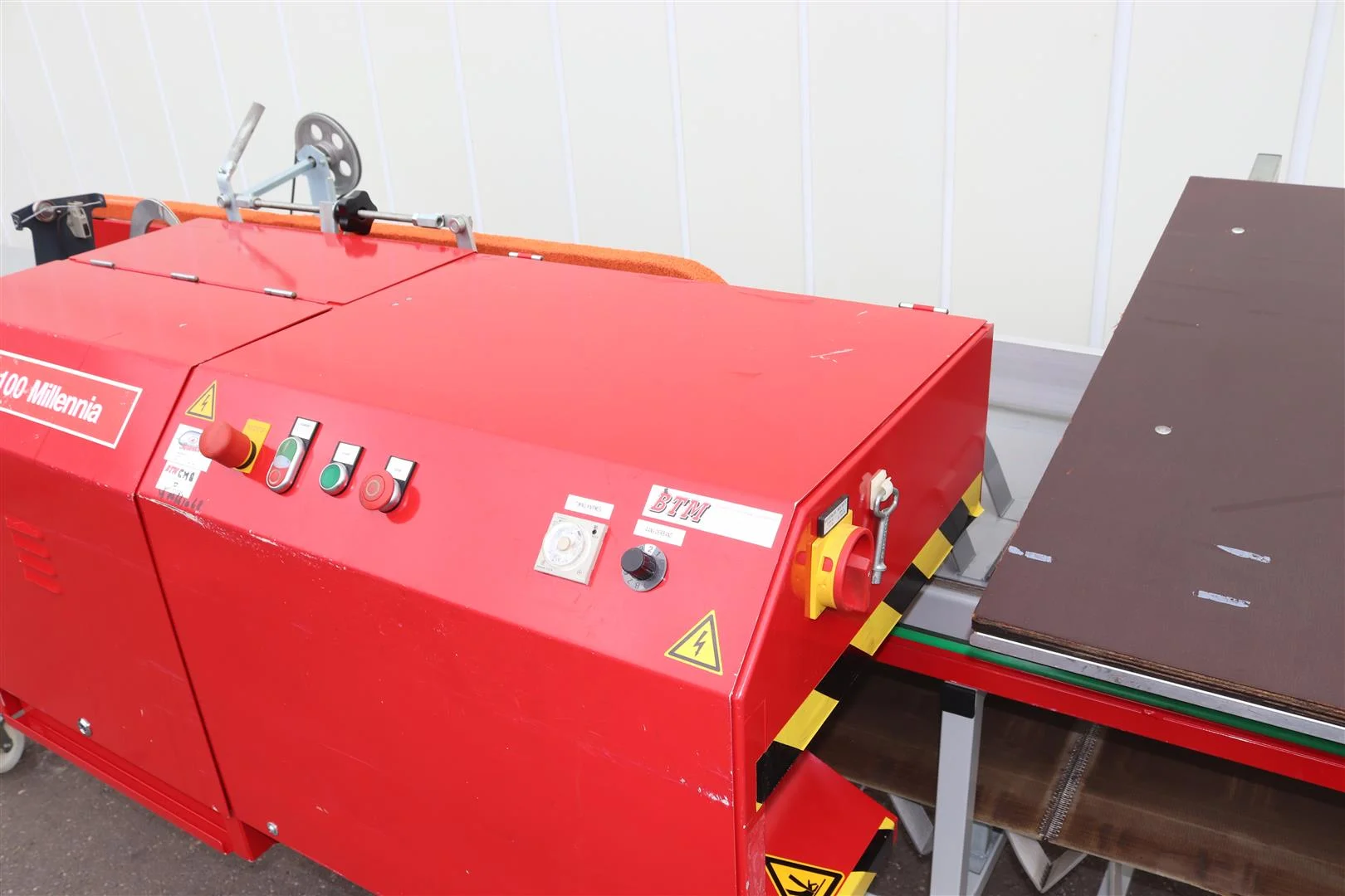 BTM T2100 flower processing machine • Duijndam Machines