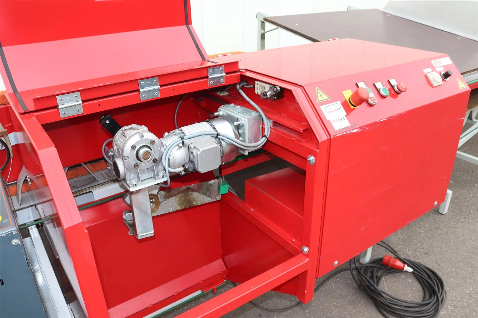 BTM T2100 flower processing machine • Duijndam Machines