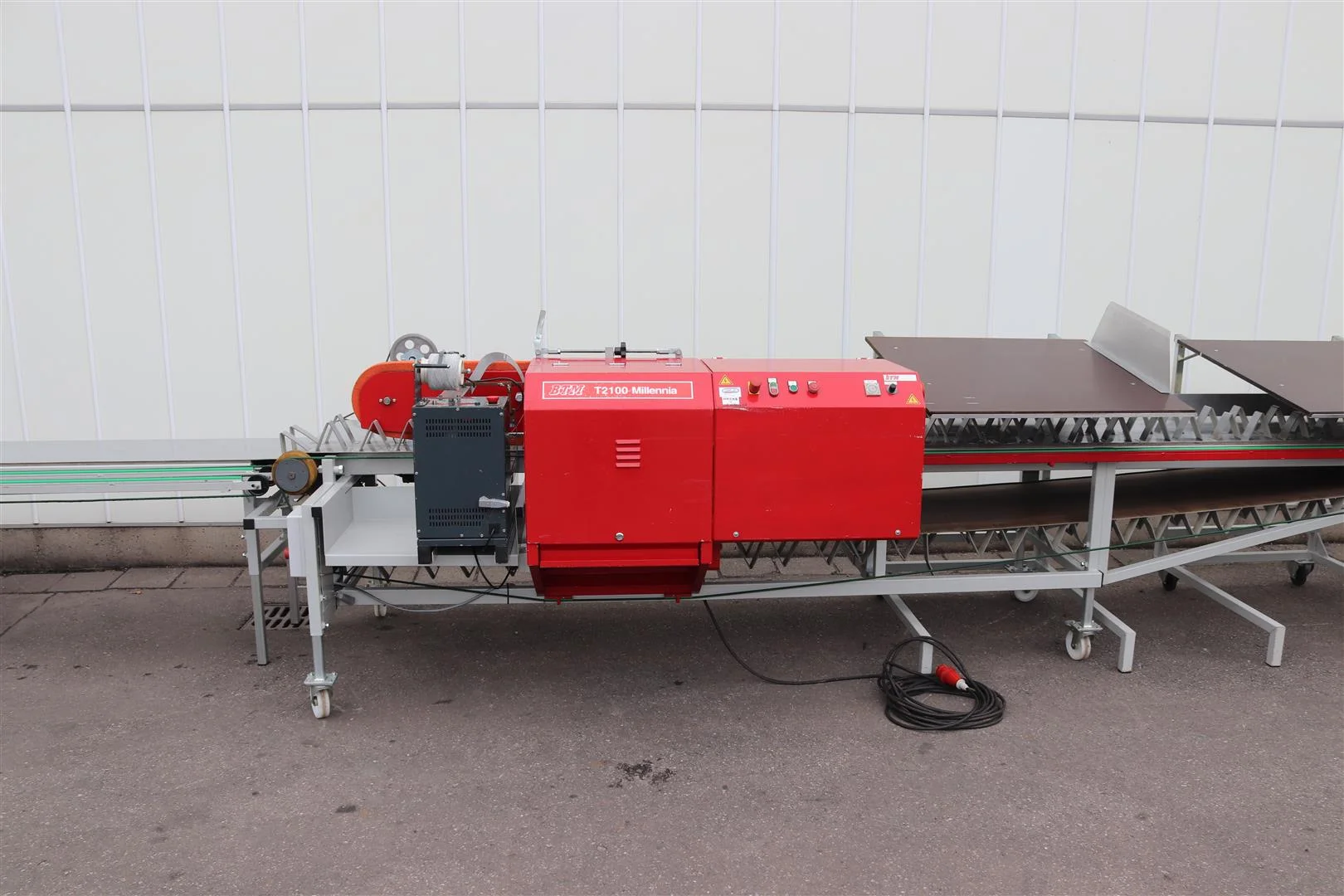 BTM T2100 flower processing machine • Duijndam Machines