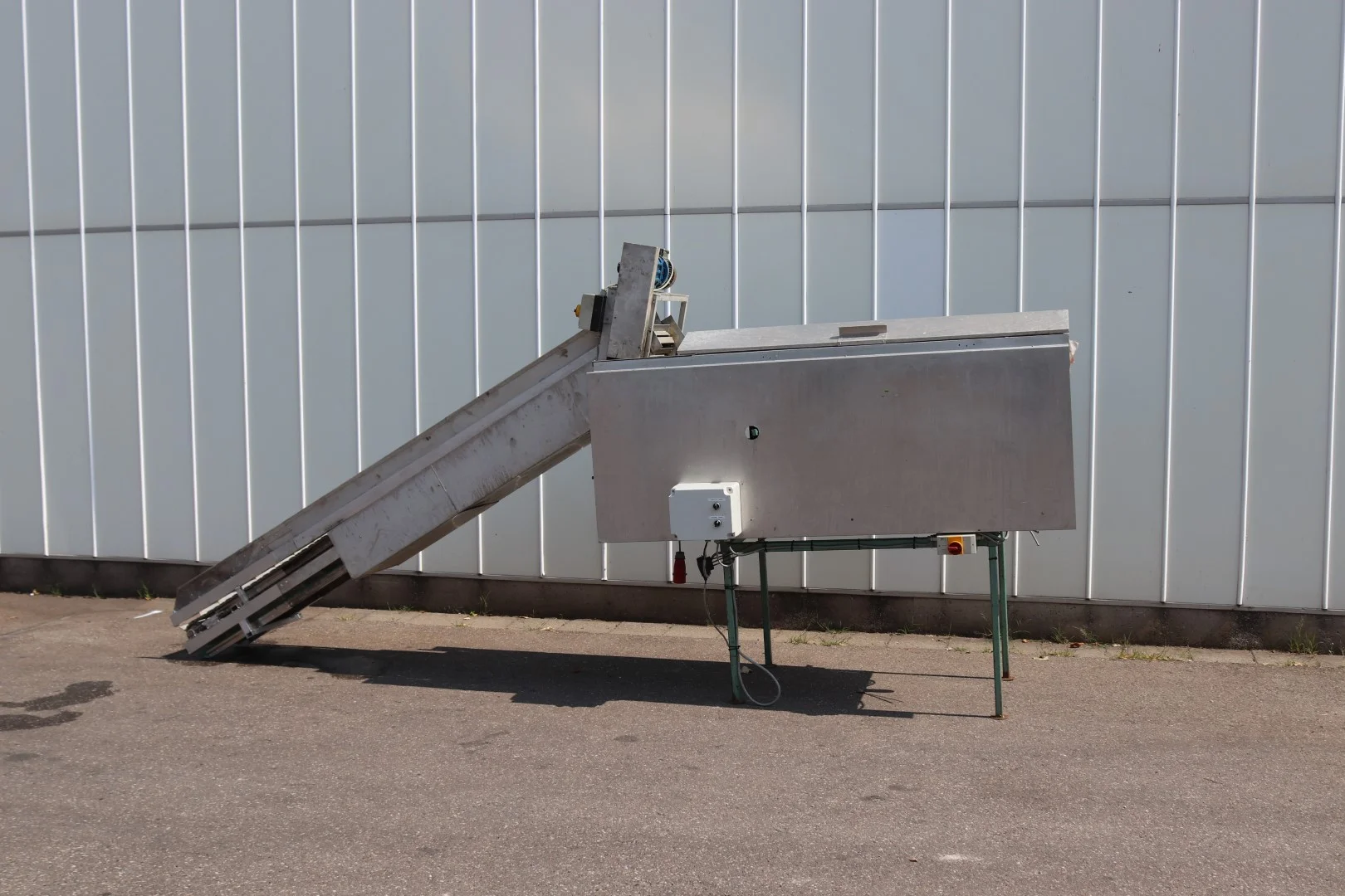 Buitendijk & Slaman (B&S) dryer for tomatoes with aluminium elevator ...