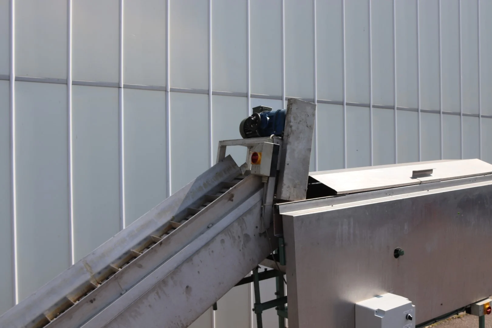 Buitendijk & Slaman (B&S) dryer for tomatoes with aluminium elevator ...