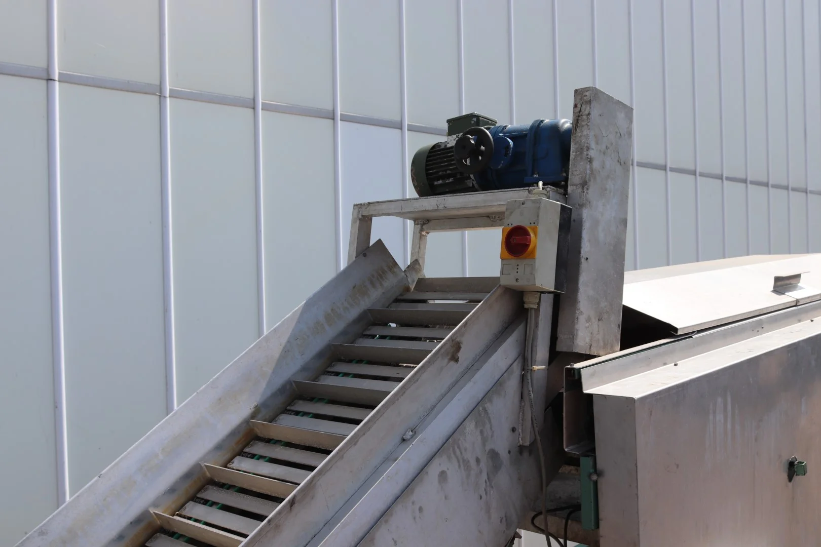 Buitendijk & Slaman (B&S) dryer for tomatoes with aluminium elevator ...