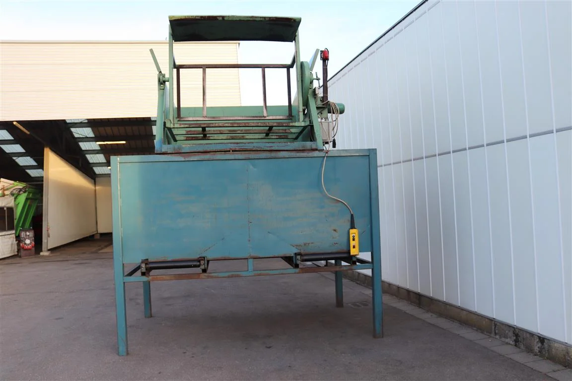 Perfect storage bunker with box tipper • Duijndam Machines