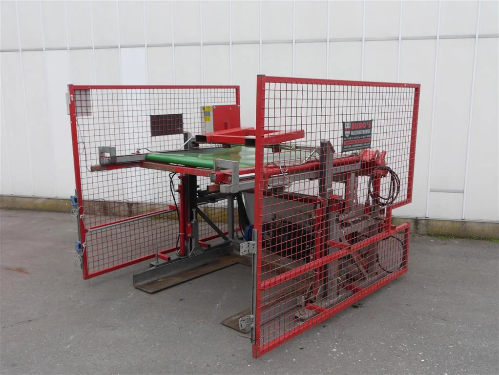 Burg automatic box tipper for fruit boxes • Duijndam Machines