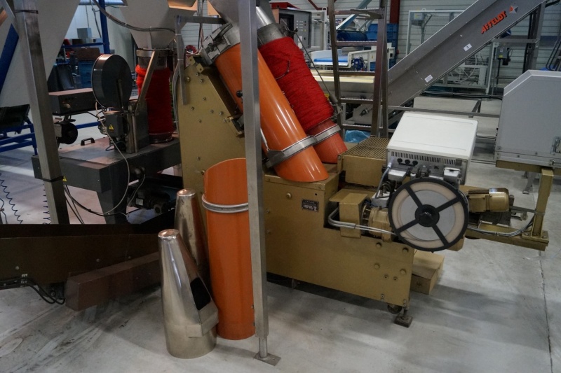 C-Pack Net-Clipping Machine including wineglass labelling system ...