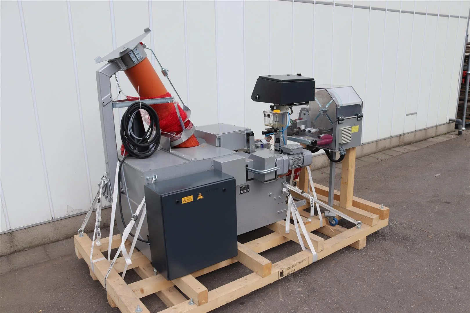 C-Pack Net-clipping Machine including wineglass labelling system ...
