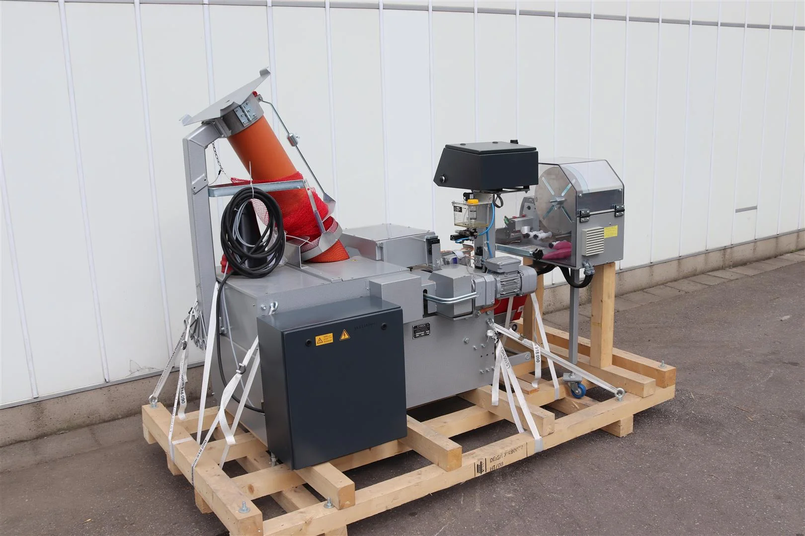 C-Pack Net-clipping Machine including wineglass labelling system ...