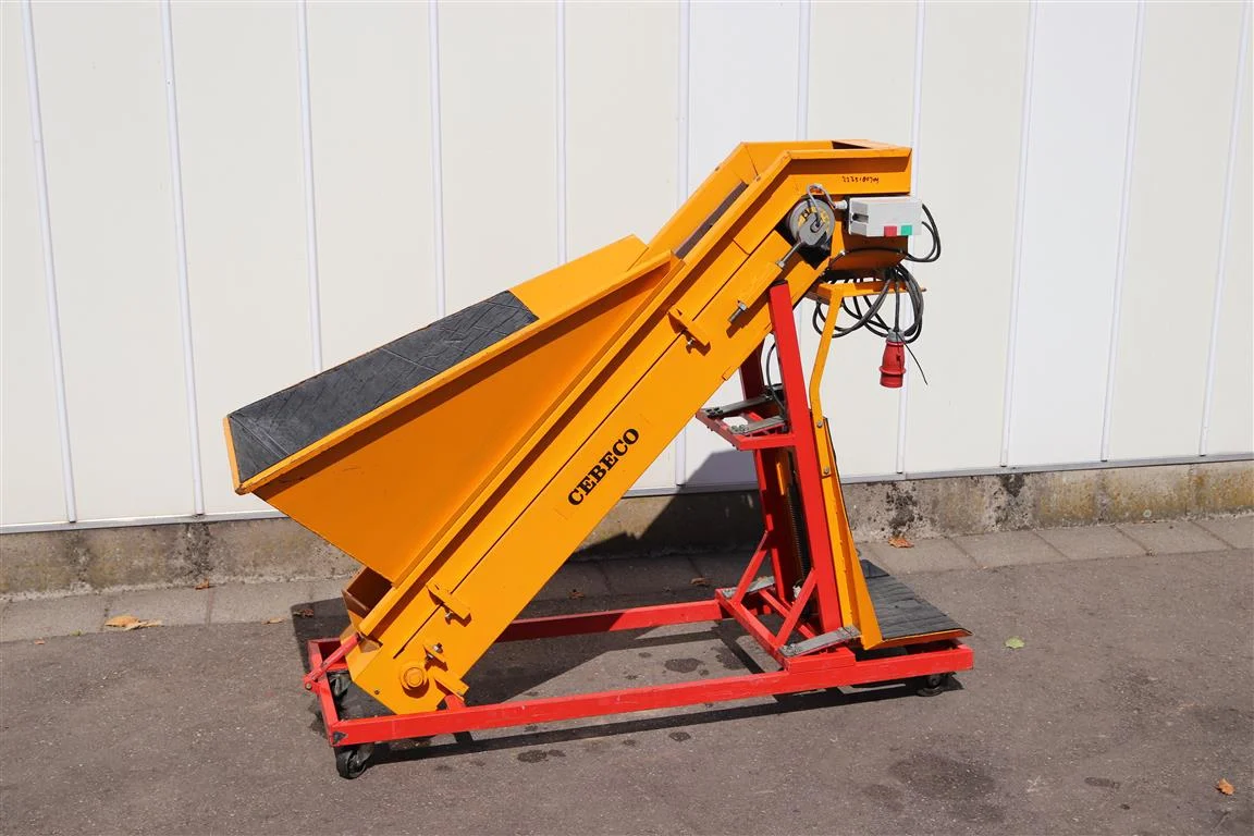 Cebeco elevator 25 cm wide with weigher • Duijndam Machines