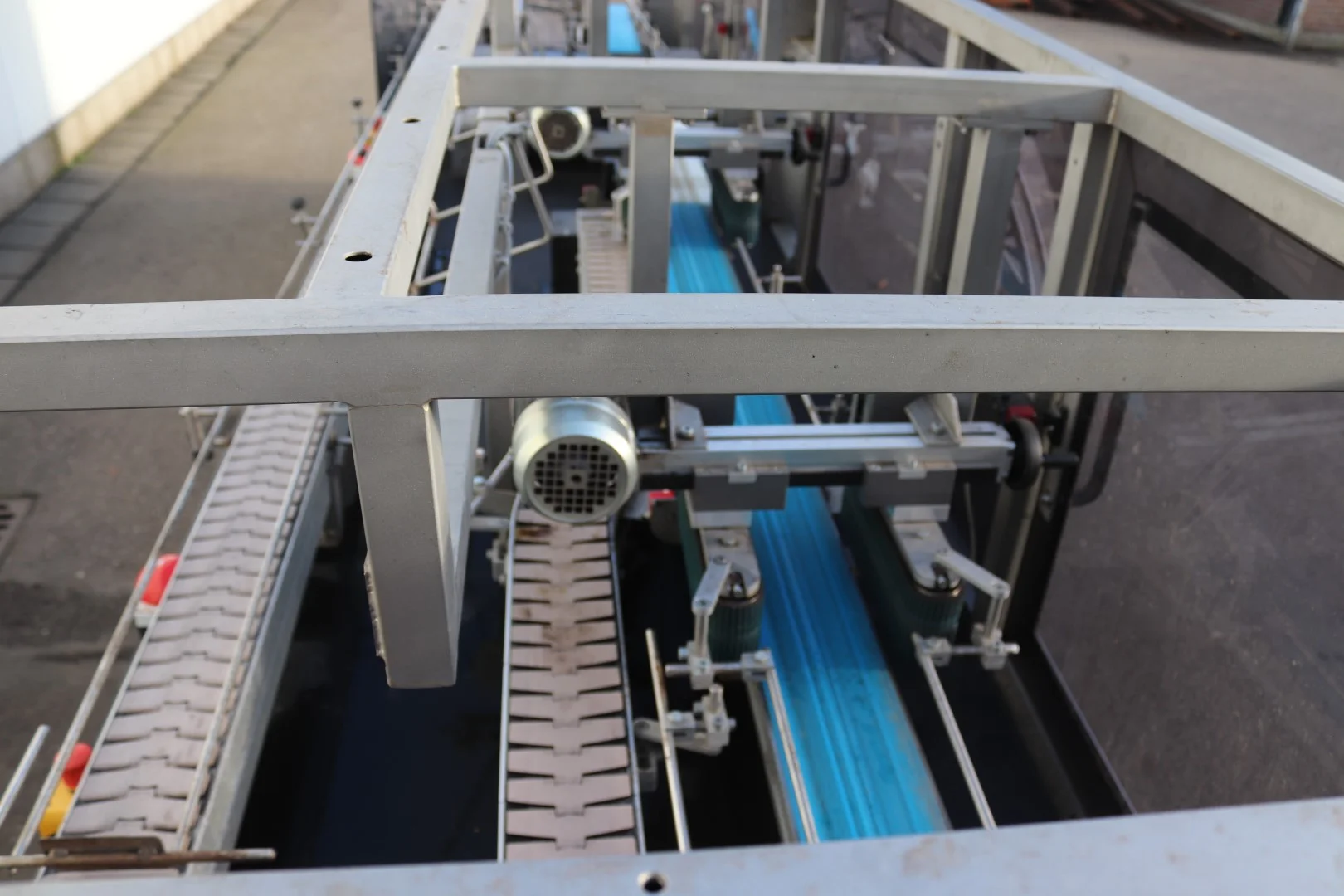 ChampCorr checkweigher with line divider for underweight • Duijndam ...