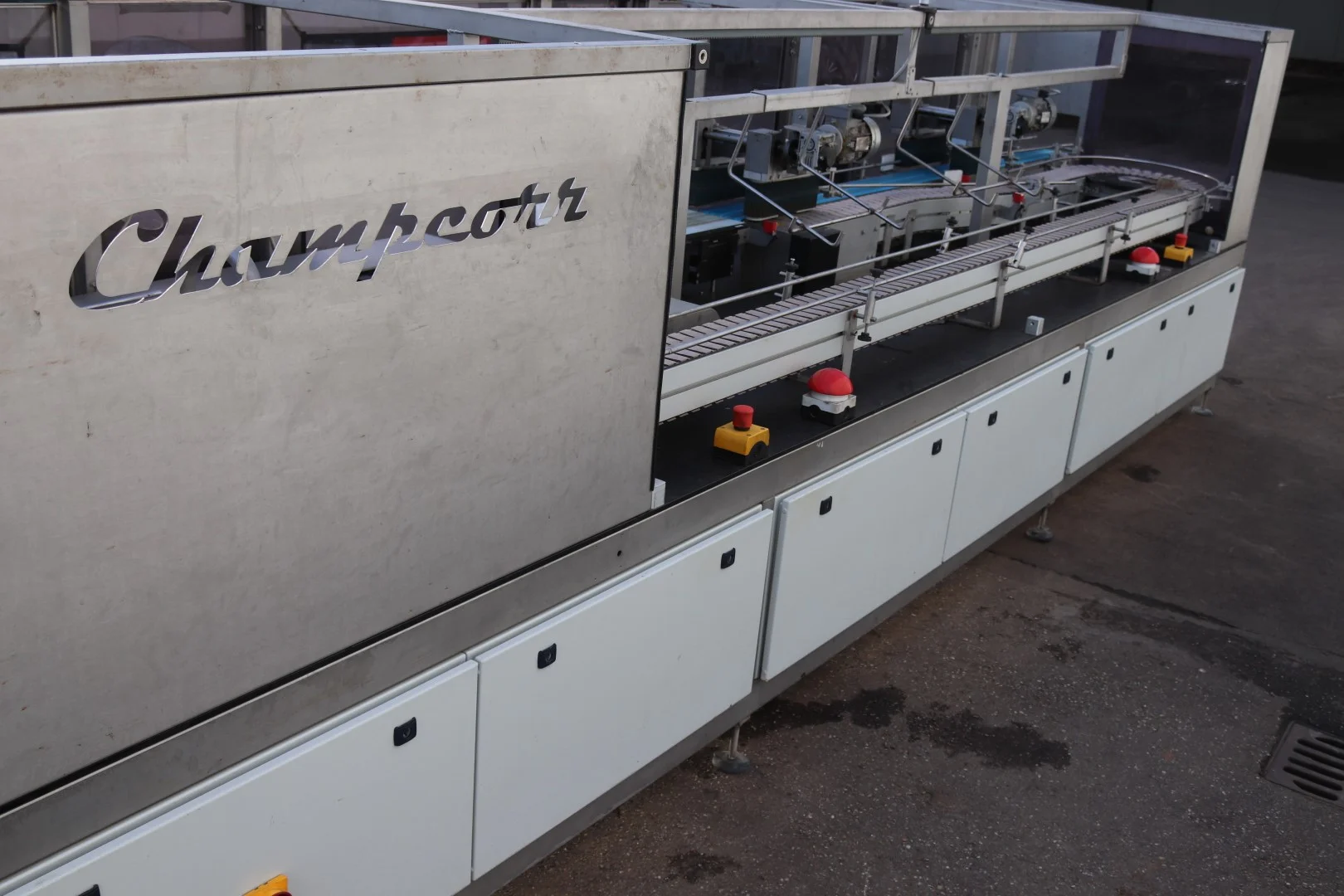 ChampCorr checkweigher with line divider for underweight • Duijndam ...