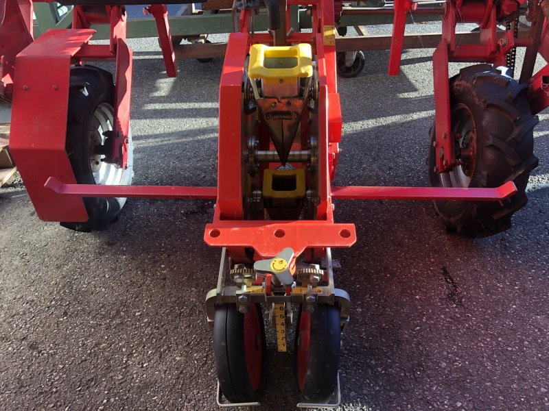 Checchi & Magli plantmachine in folie • Duijndam Machines