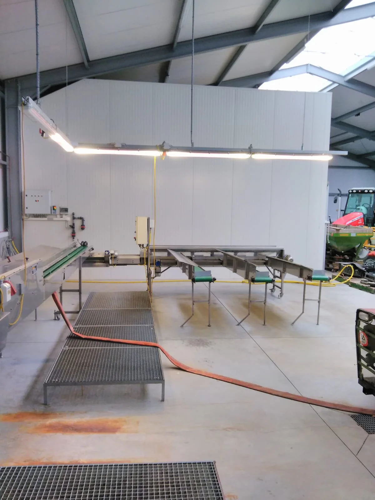 Christiaens semi-automatic grading machine and washer for asparagus ...