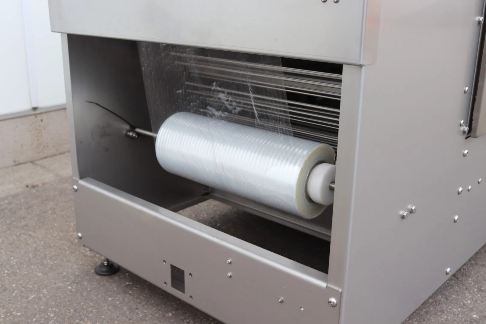 Christiaens CS01S new cucumber sealer shrink wrapper • Duijndam Machines