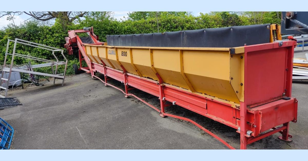 Climax CSB280 RS receiving hopper for a side tipping trailer • Duijndam ...
