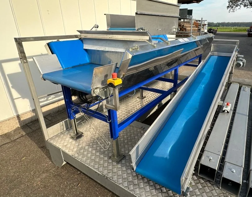 CMSA dosing hopper 300 x 70 with side conveyors and cross conveyor 80 x ...