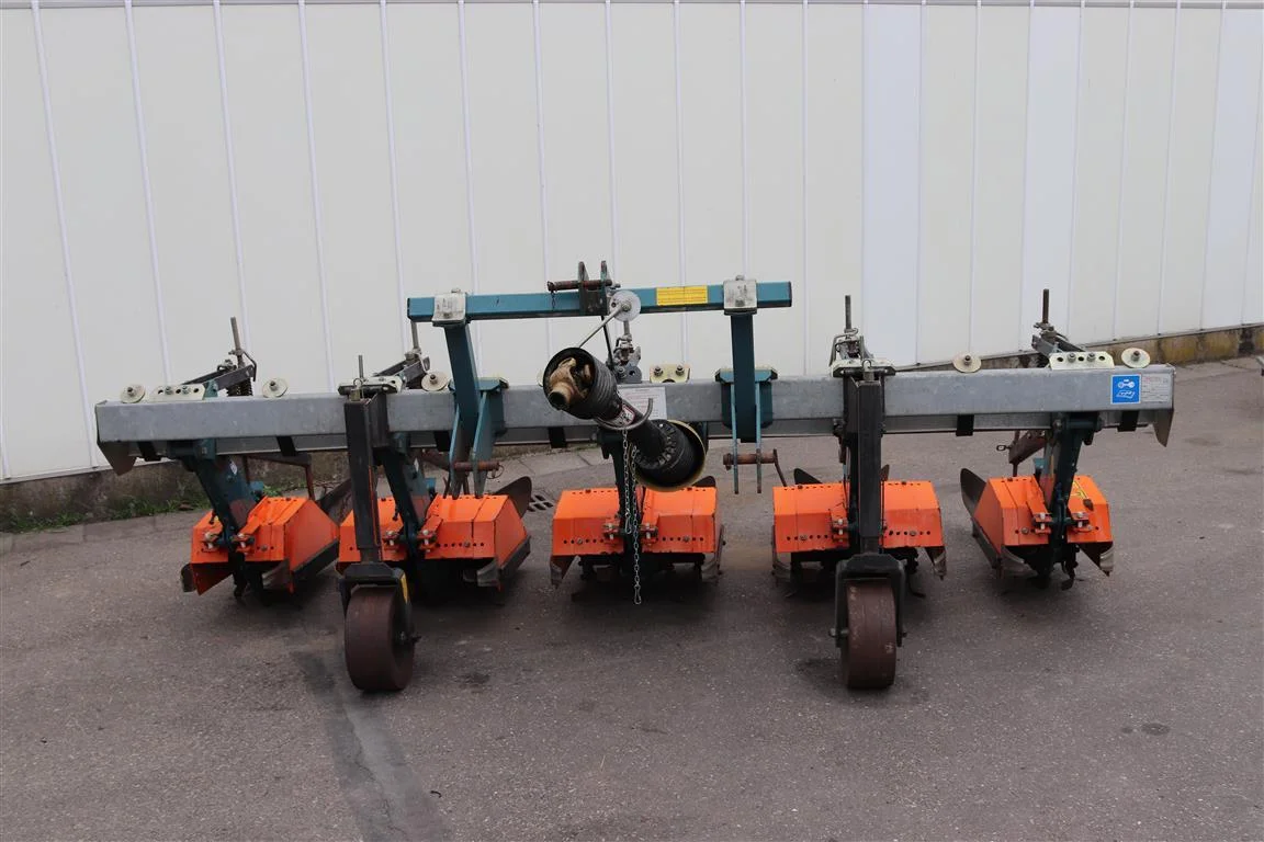 Comeb Interrow cultivator with 5 elements • Duijndam Machines