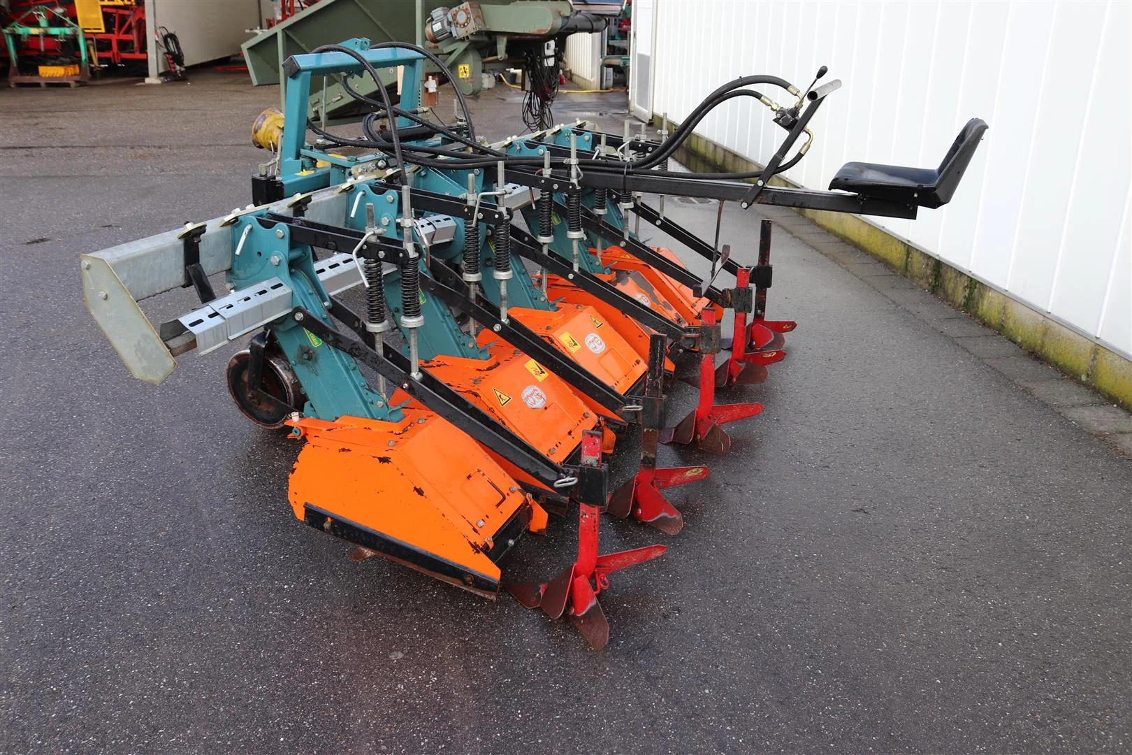 Comeb Interrow cultivator with 5 elements • Duijndam Machines