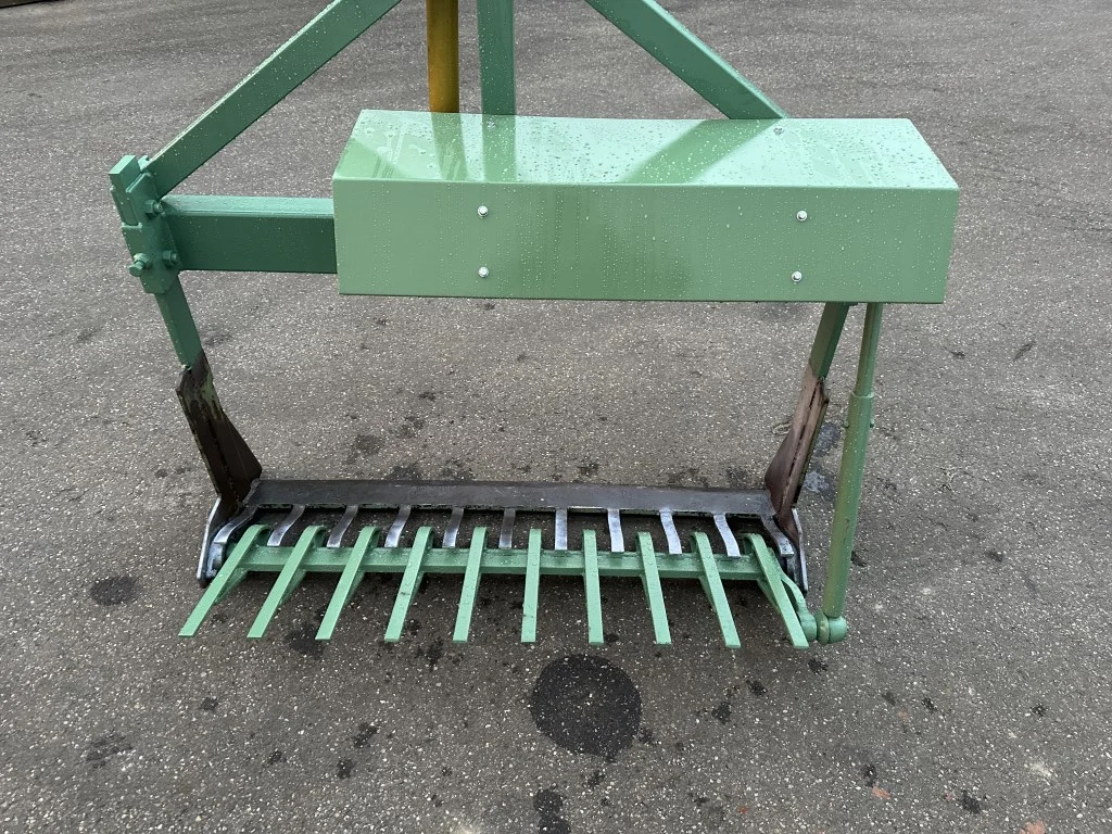 Compact E142 shaking bedlifter • Duijndam Machines