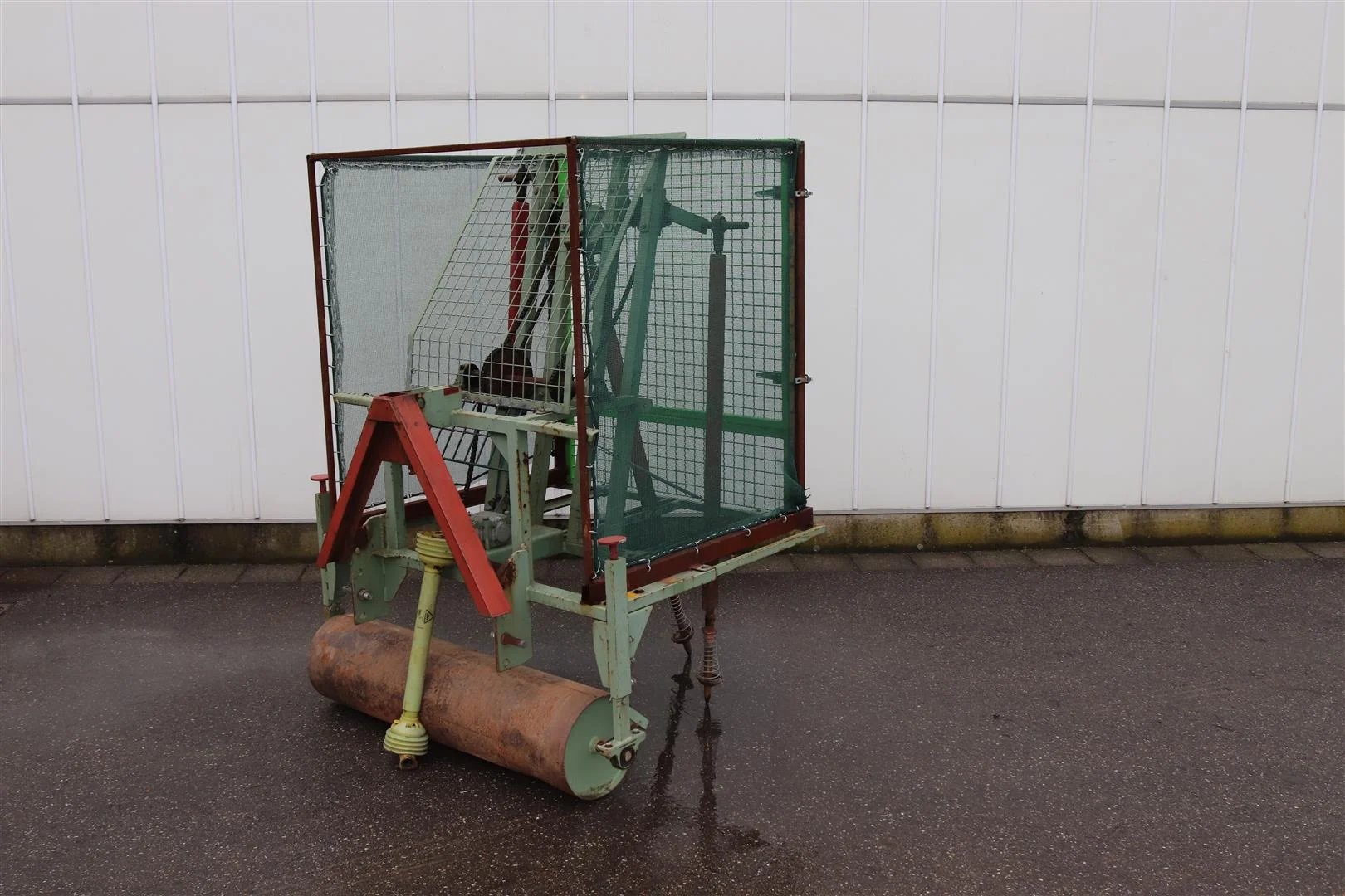 Compact leek hole punching machine - dibbler with 3 rows • Duijndam ...