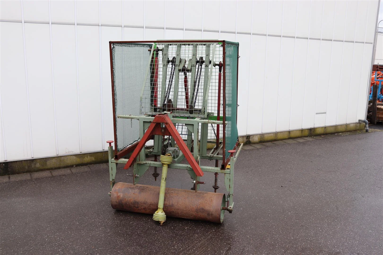 Compact leek hole punching machine - dibbler with 3 rows • Duijndam ...