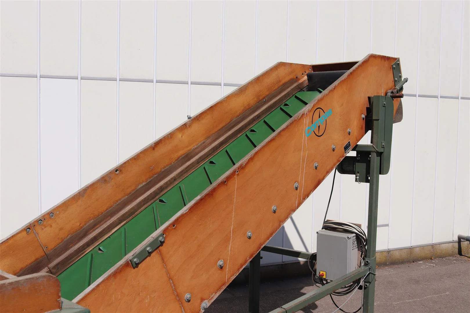 Compas hopper - dosing conveyor 450 x 80 cm • Duijndam Machines