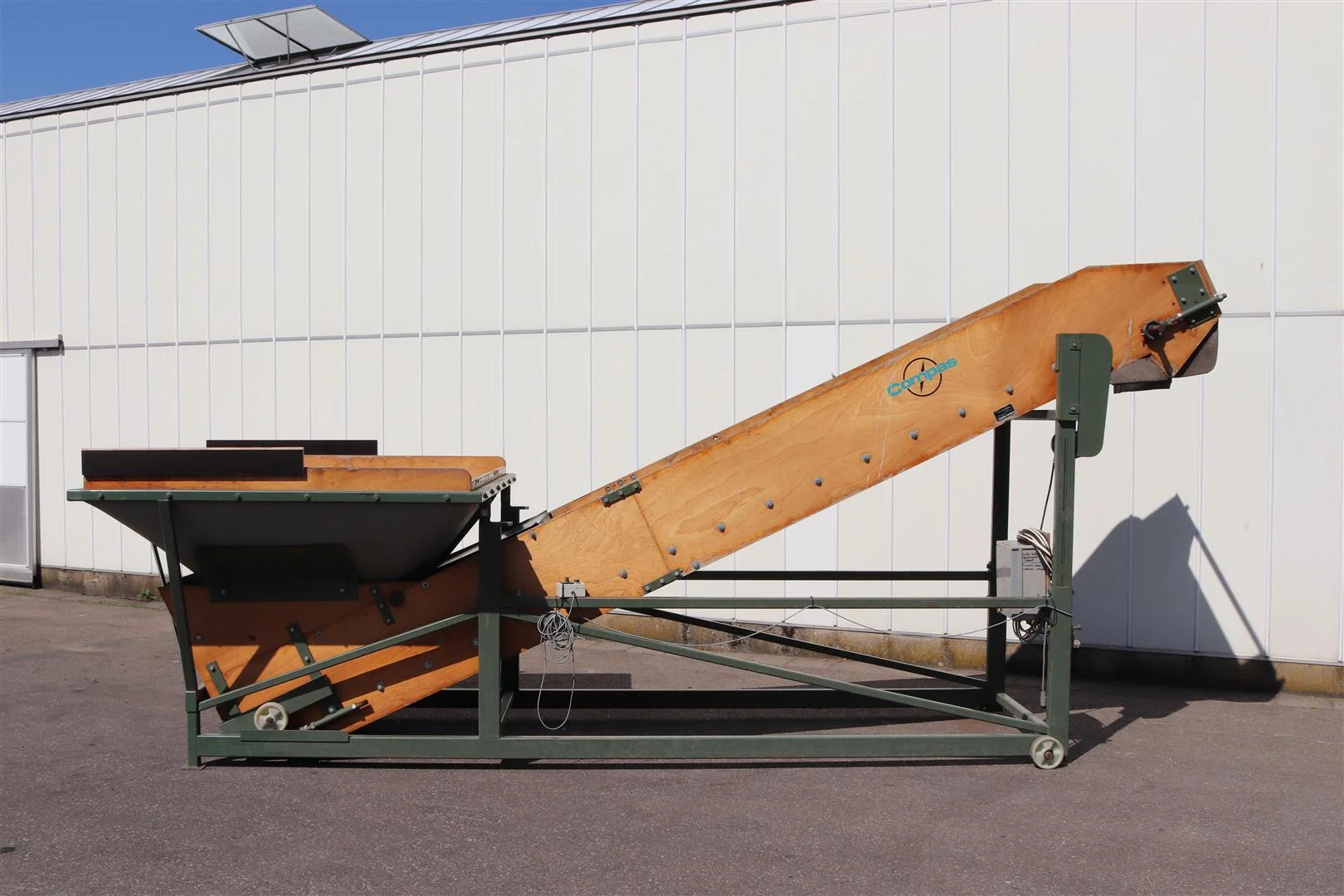 Compas hopper - dosing conveyor 450 x 80 cm • Duijndam Machines