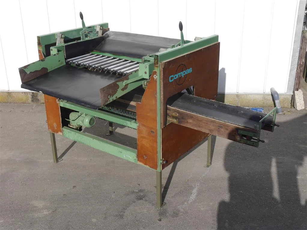 Compas roller grader with conveyor • Duijndam Machines