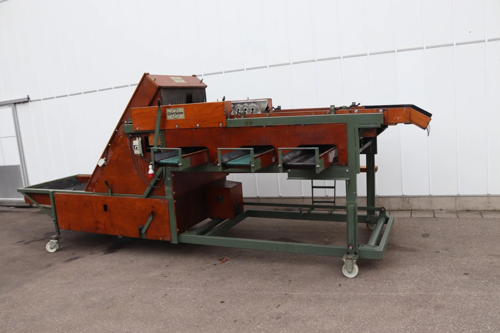 Compas sorting machine for potatoes bulbs and onions with elevator ...