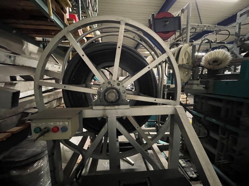 Cox V-PowerWasher greenhouse roof washing machine with aerial platform ...