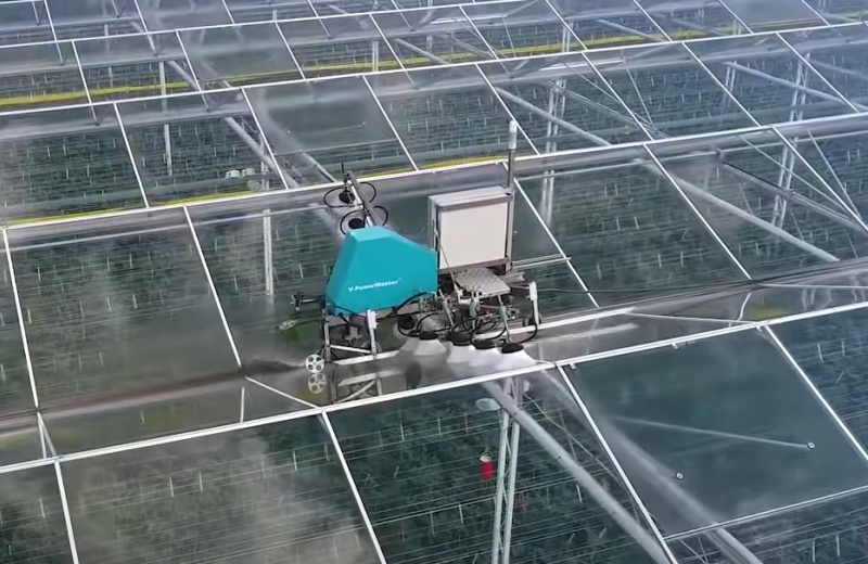 Cox V-PowerWasher greenhouse roof washing machine with aerial platform ...