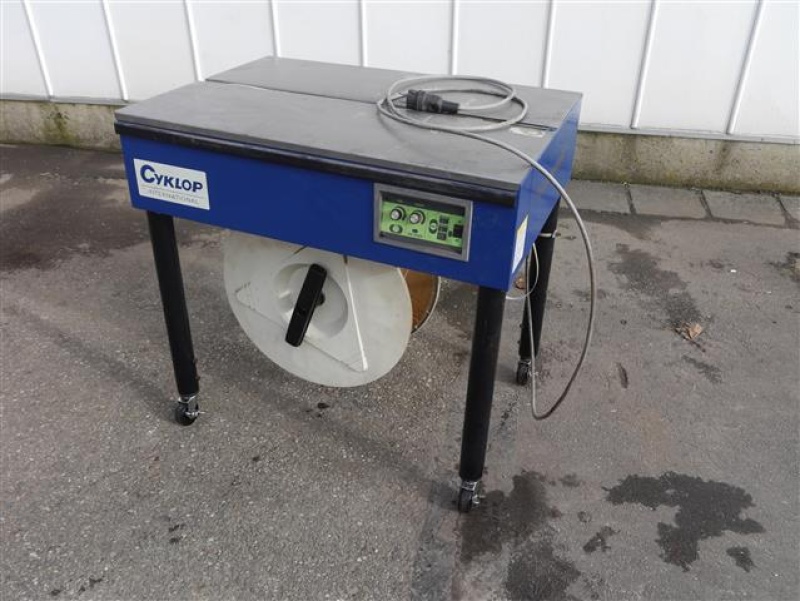Cyklop M-pac2 Semi automatic strapping machine • Duijndam Machines