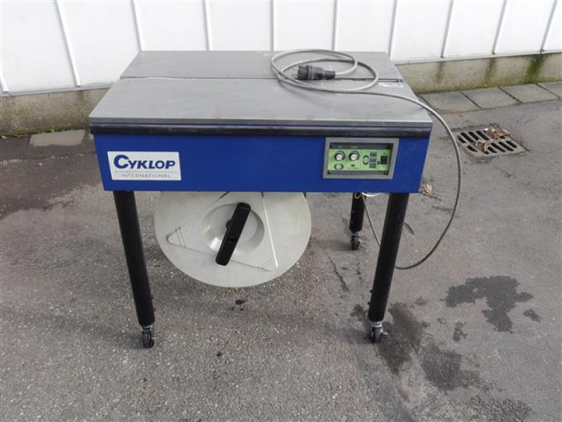 Cyklop M-pac2 half automatische omsnoeringsmachine • Duijndam Machines