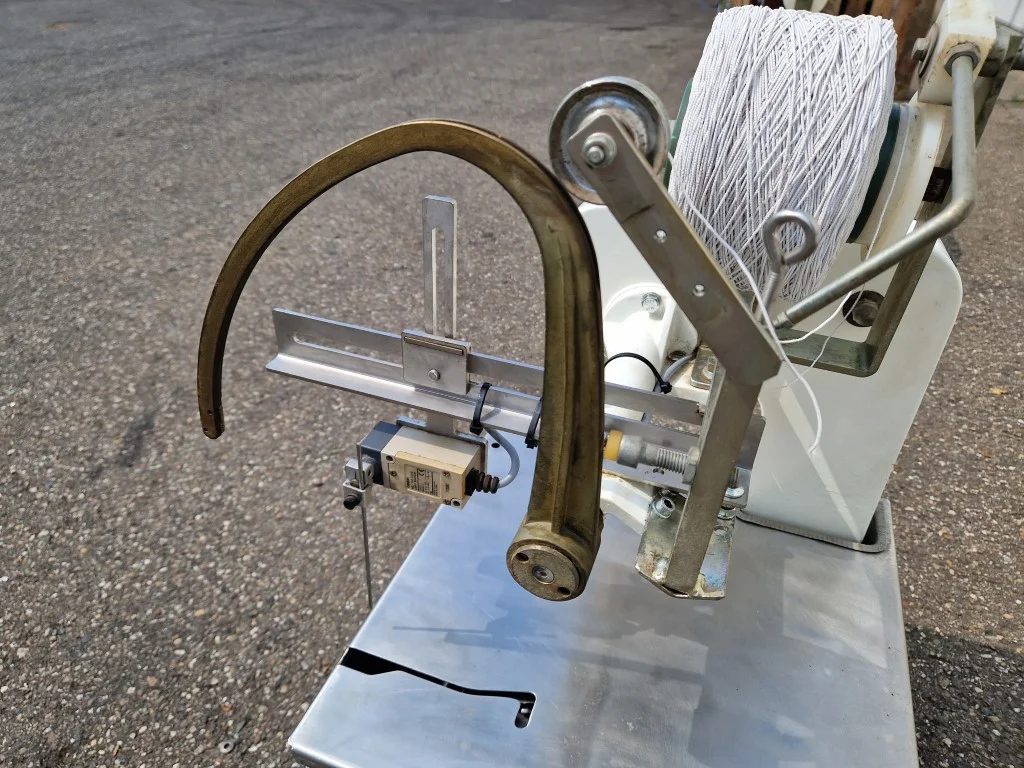 Cyklop EMT binding machine • Duijndam Machines